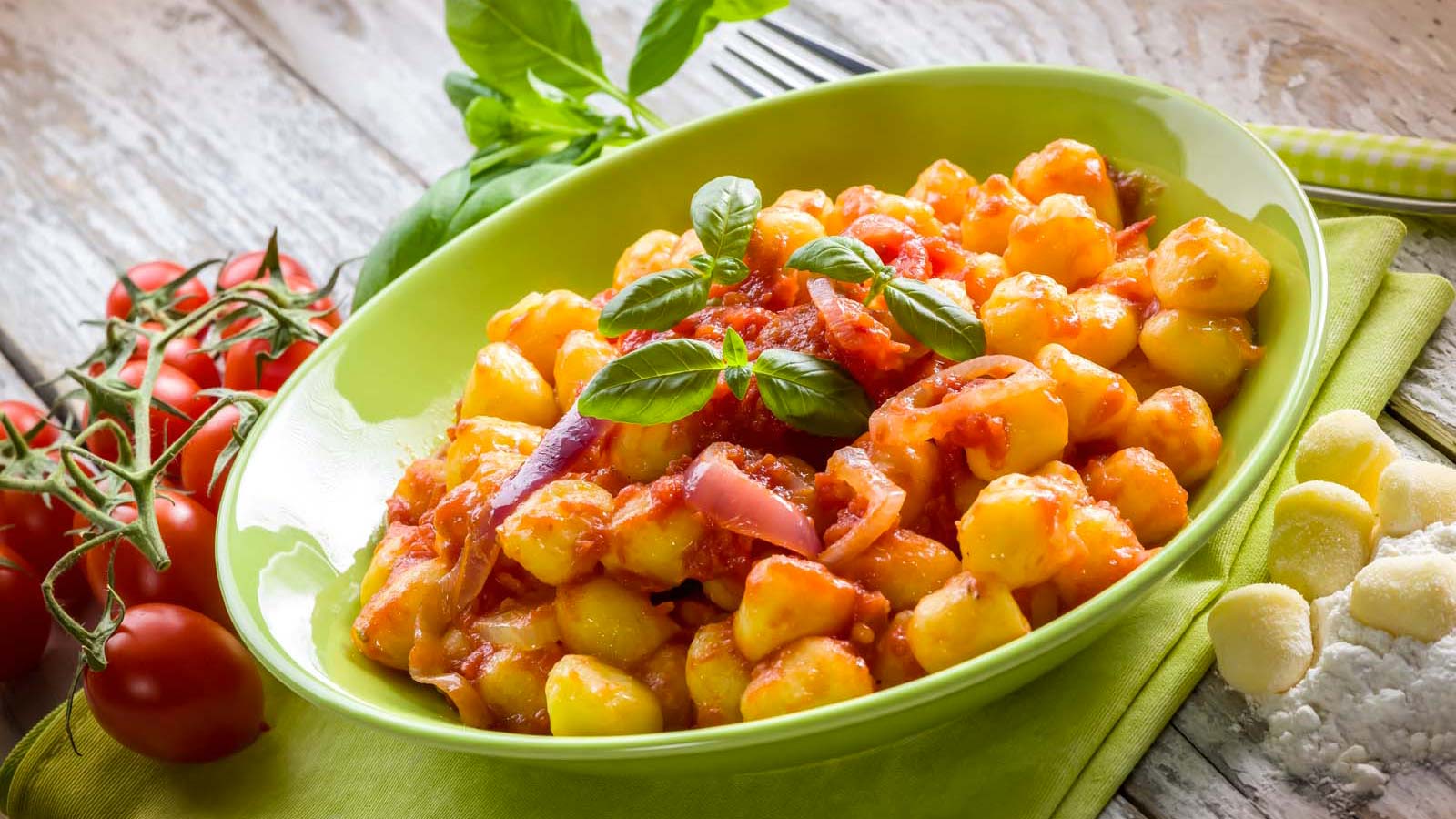 Gnocchi Di Patate Al Pomodoro Con Foglie Di Basilico Combiyou